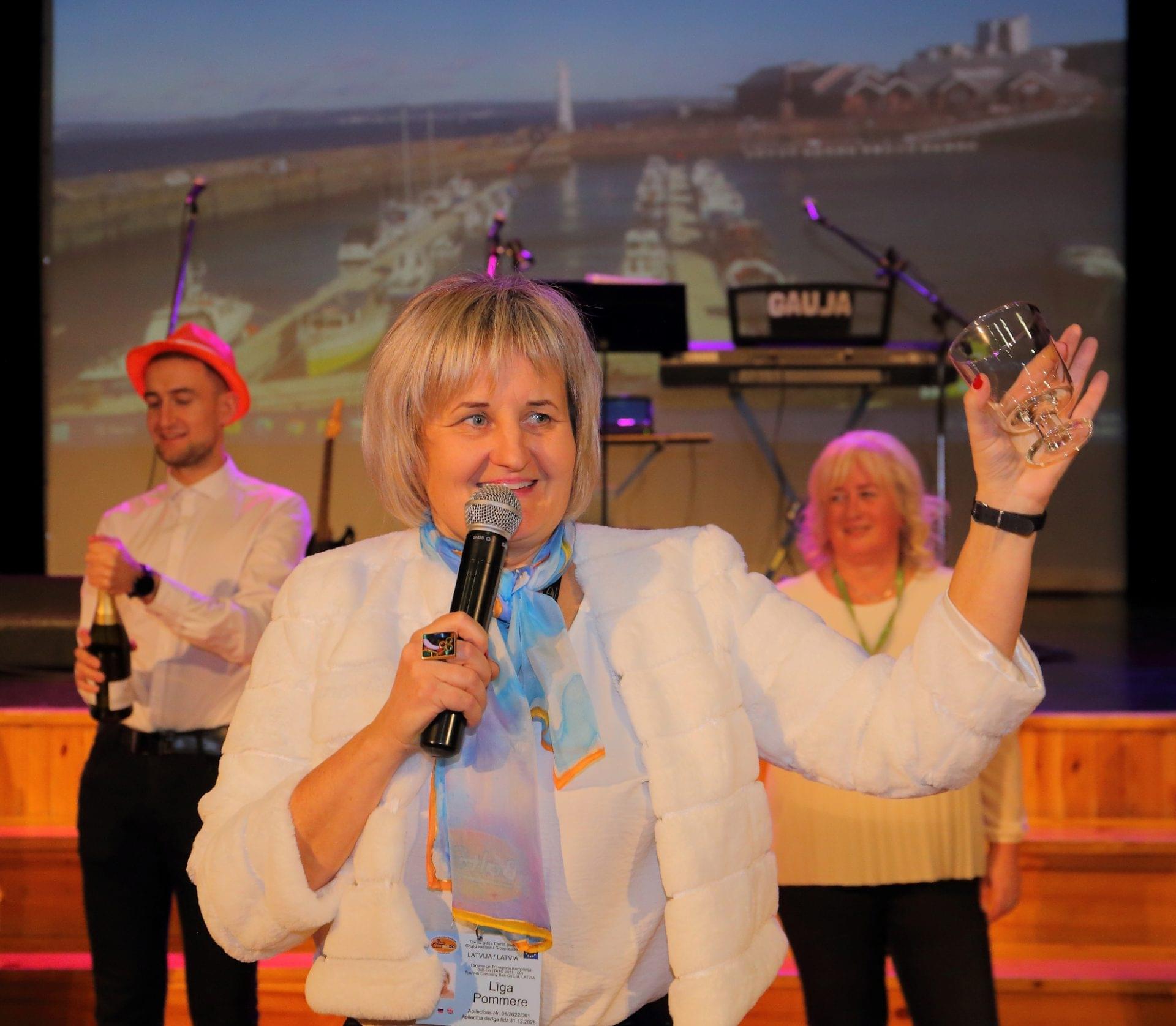 Bildes no Balt-Go 15 gadu jubilejas balles. • Balt-Go